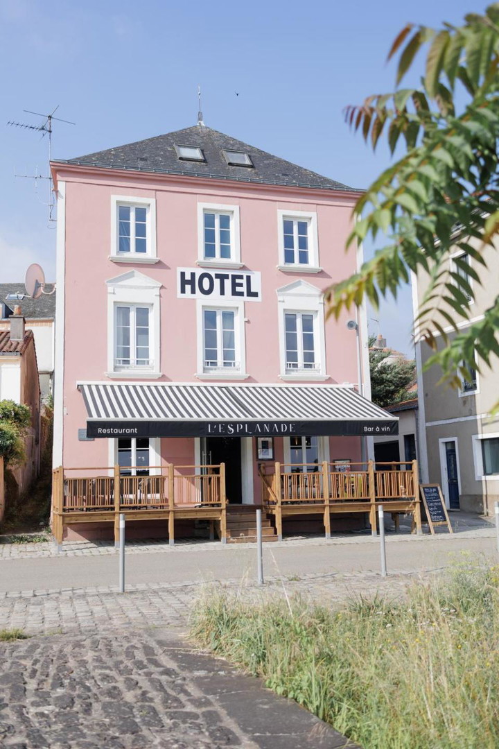 L'esplanade Hôtel Restaurant Bar à Vin - Couëron