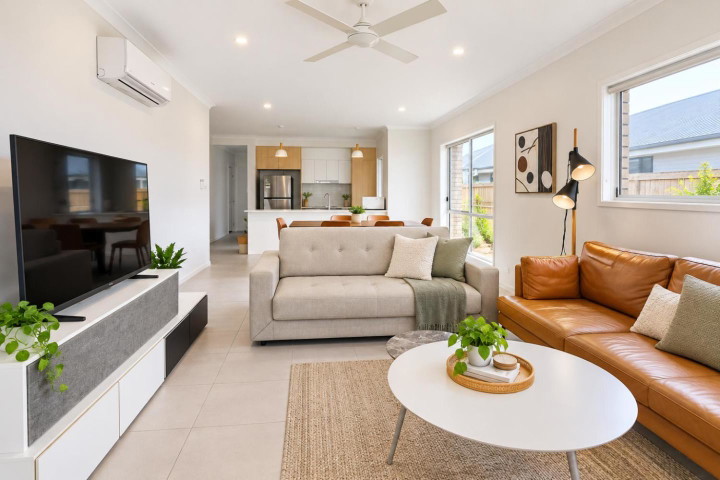 Modern 4-bedroom Family Home In Park Ridge - Parking Included - Brisbane