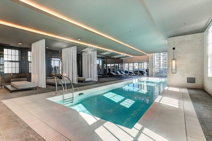 Luxury Downtown Escape Pool & Free Parking - Montréal, QC