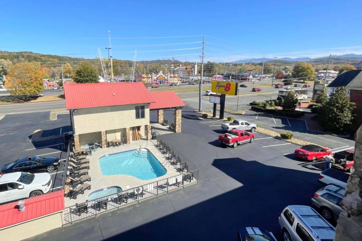 Super 8 By Wyndham Pigeon Forge Downtown - Great Smoky Mountains National Park