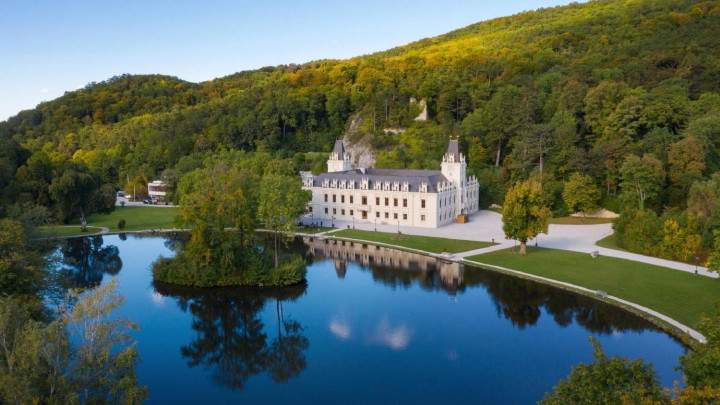 Hotel Schloss Hernstein - Baden