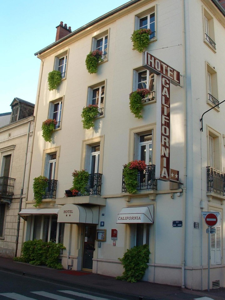 Hotel California - Bellerive-sur-Allier