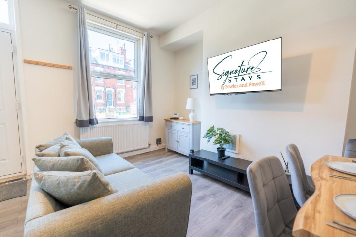 Luxury Group Stay, Parking, Near Station - Leeds