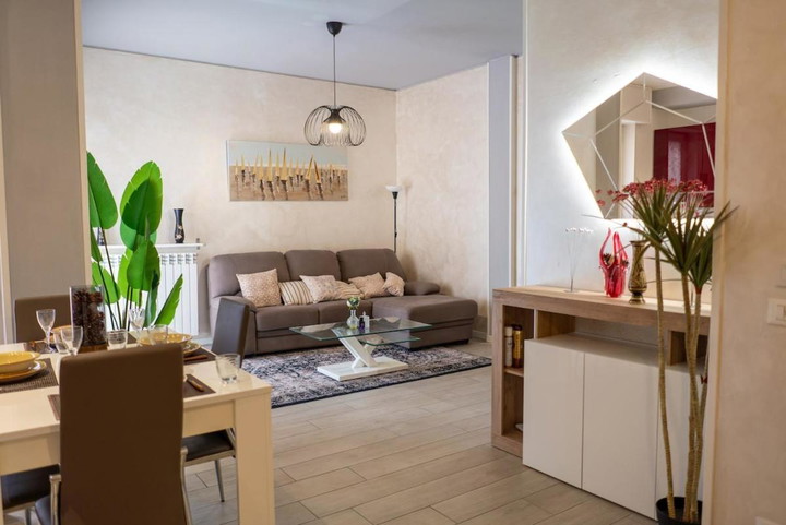 Modern Family Apartment Near The Hospital, Netflix & Free Wi-fi - Brescia