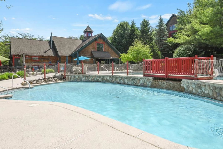 Large Condo Near Mountain Creek & Crystal Springs - New Jersey
