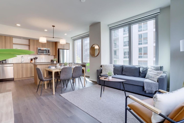 Stylish Condo At Clarendon With Rooftop Views - Arlington, VA