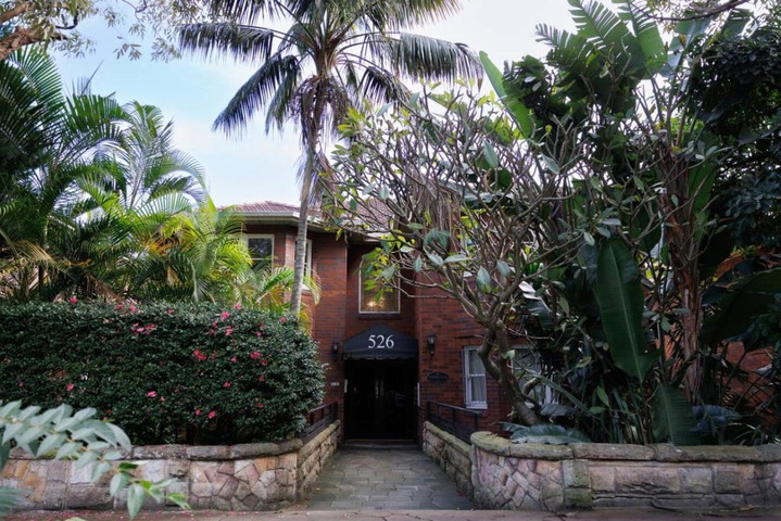 Double Bay Art Deco Apartment With Harbour Vistas - North Sydney