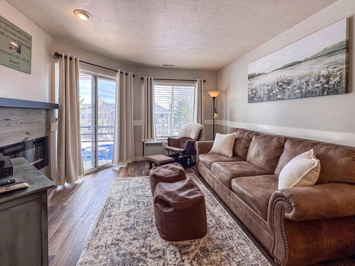 Beautiful Inn Building Updated Condo 211 - Garden City, UT