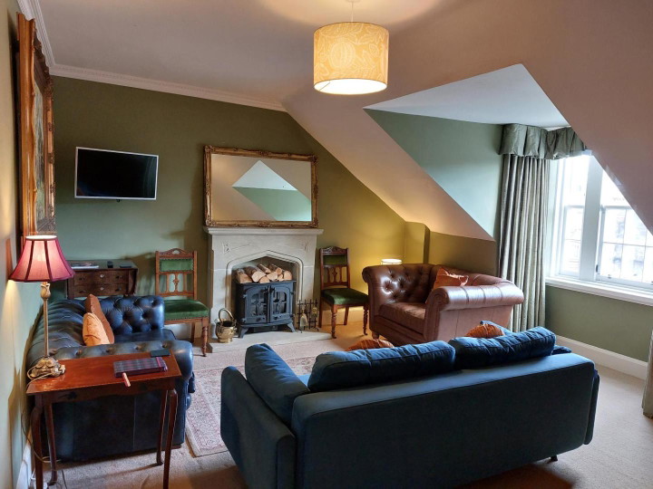 Stunning 5br Royal Mile Penthouse - Edinburgh, UK