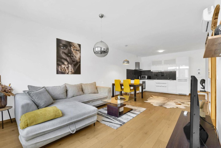 Riverside Luxury Apartment With Garage - Bratislava