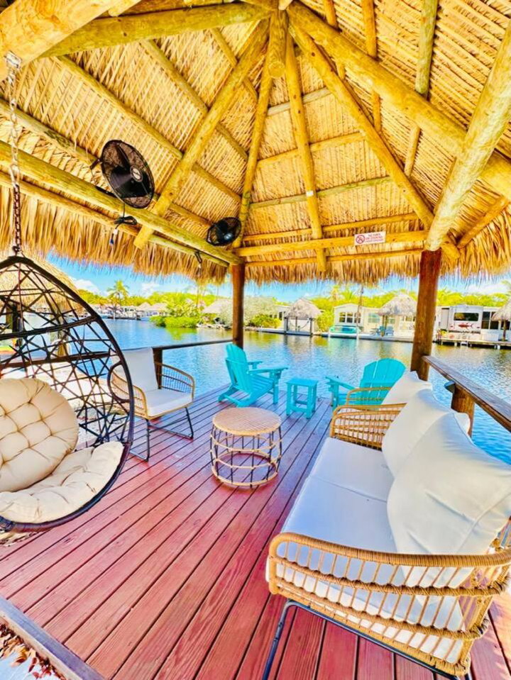 Waterfront Tiki Getaway With Private Boat Dock - Floride