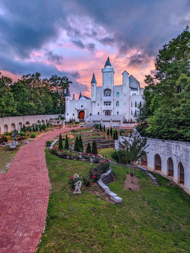 Uhuburg Castle - Georgia, GA