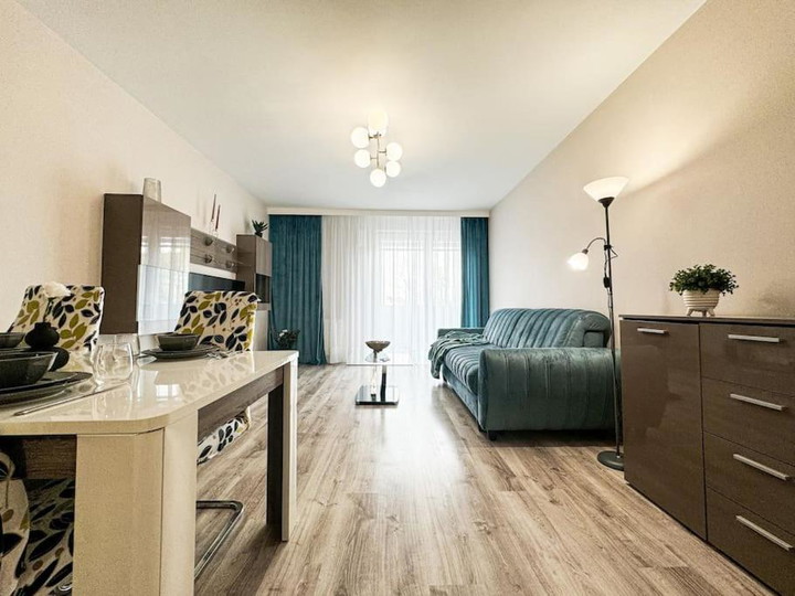 Stylish Apartment - Balcony, Church Views, Parking! Tram - Wrocław