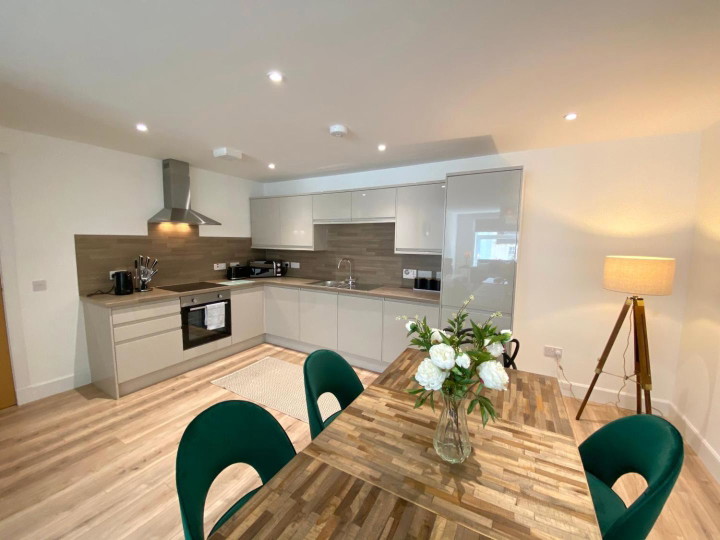 High Street, Stylish City Centre Apartment, 3 Bed - Perth