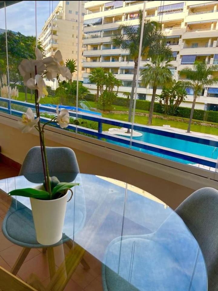 Room With Private Bathroom In Shared Apartment - Marbella