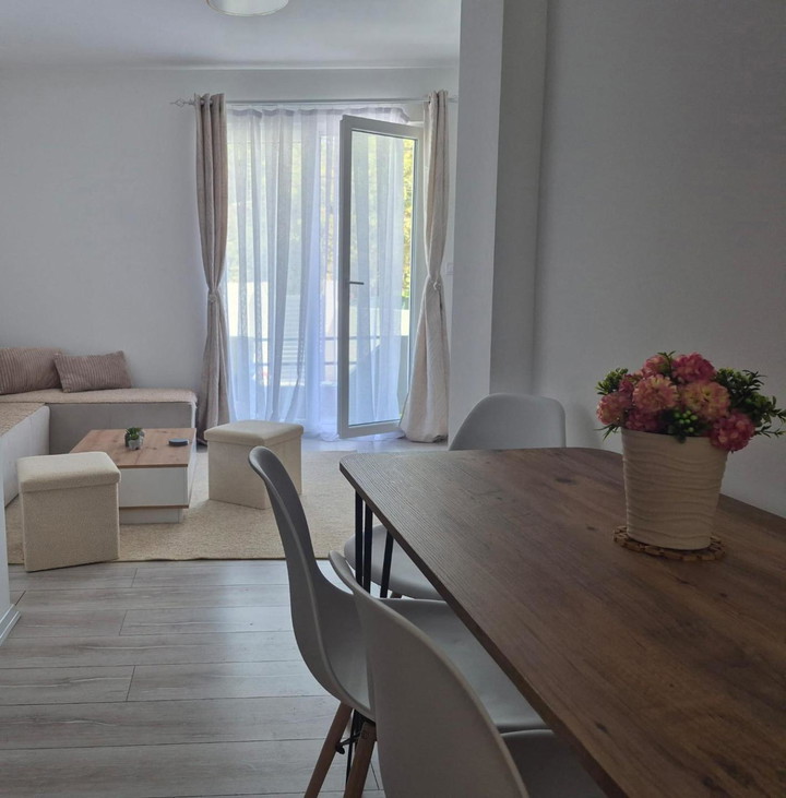 Modern Home With Private Yard And Parking - Skopje