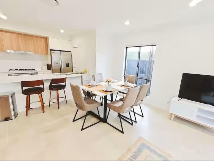 Colebee5 Br House Near Park And Shop - Sydney