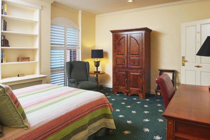 Hotel Mac - Sausalito, CA