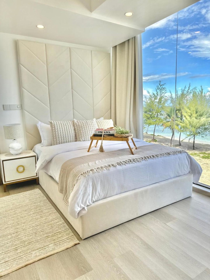 Lazzlla Beach Front Apartments - 