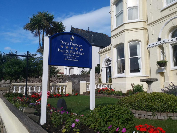 Bryn Derwen With Private Car Park - Llandudno