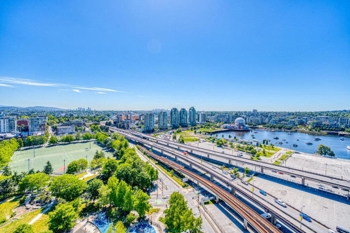 Central City Location, Bay View, One Free Parking - Vancouver
