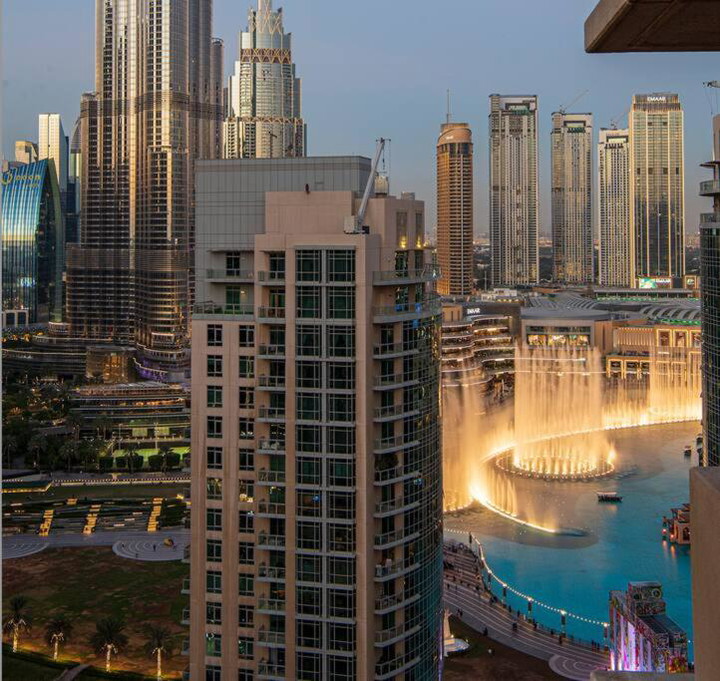 Luxury 2br Burj Khalifa Fountain View With Pool, Gym, And Near Dubai Mall - United Arab Emirates