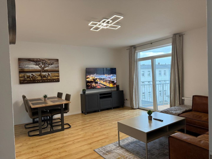 Große Wohnung Mit Xxl-balkon In Schwerin Mitte - Schwerin
