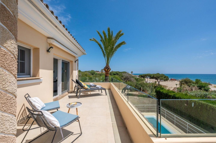 Beachfront Villa With Sea Views & Private Pool - Marbella