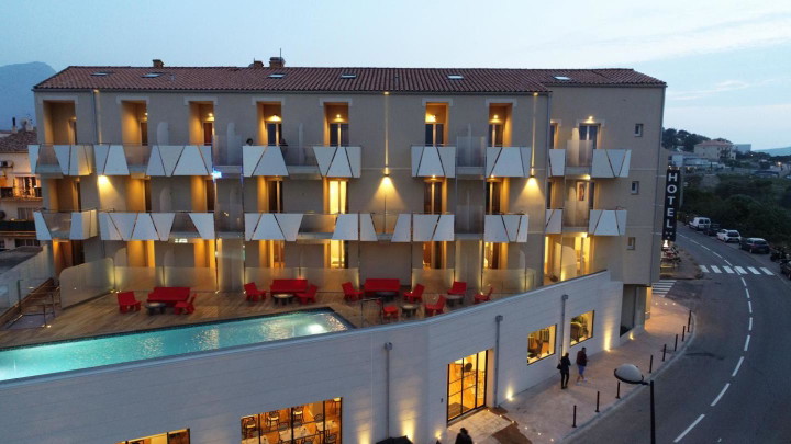 Hôtel Méditerranée - Corsica