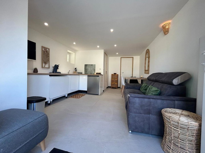 Logement Centre Bourg, Parking Privé - Ain