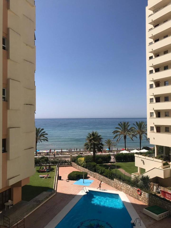 Neptuno & Diana Beachfront Central Suites - Marbella