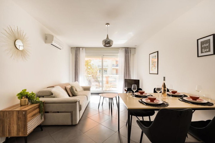 Air Conditioned Apartment, 3 Min Walk To The Beaches, Garage - Antibes