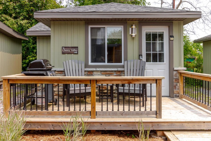 Westlake Cherry Valley Cottage - Prince Edward