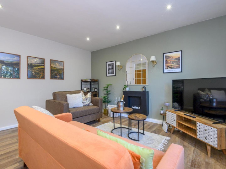 Pass The Keys Family Friendly Home In Baildon Court-free Parking - Keighley