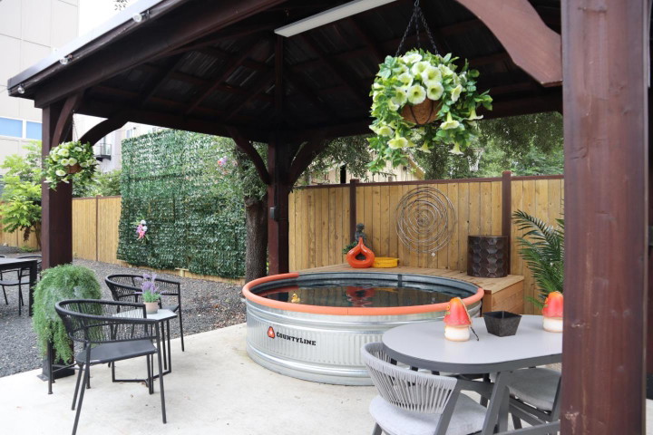 Hot Tub, Cowboy Pool Near The Pearl, Riverwalk - San Antonio, TX