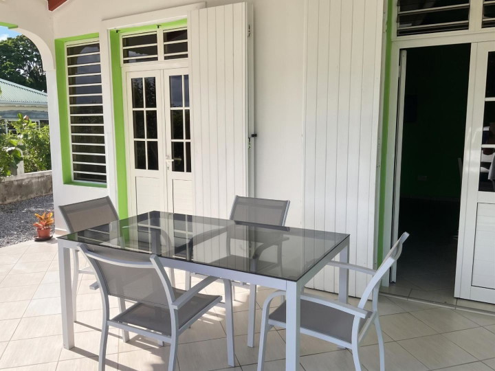 Maison éLégante Au Moule Avec Terrasse Ensoleillée - Guadeloupe