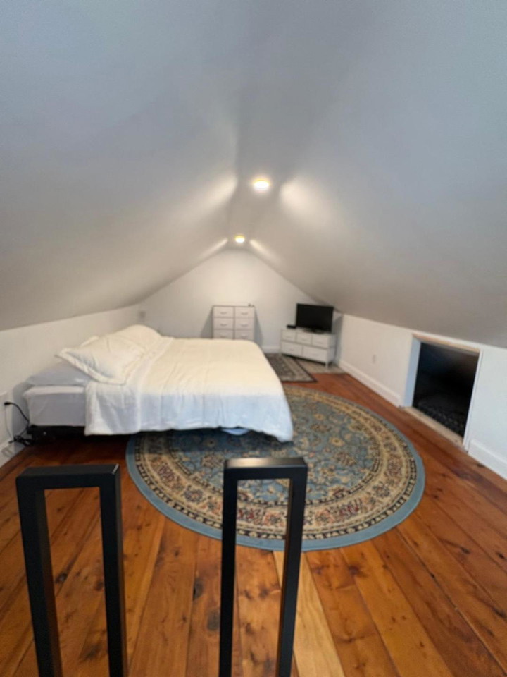 Large King Suite Completely Private Space Stay Close Enough To Newport Without The Noise - Rhode Island