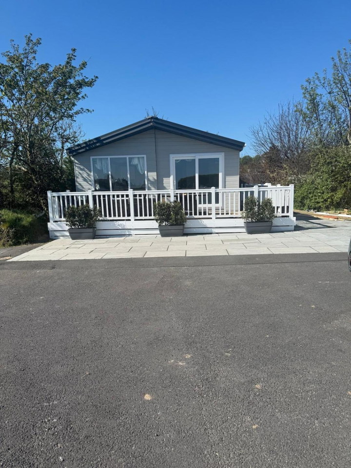 Luxury Lodge Within Walking Distance Of Benllech - Benllech