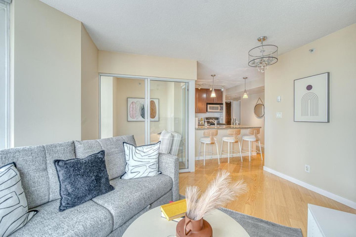 3 Mins To Bc Place, Central Location, Free Parking - 
