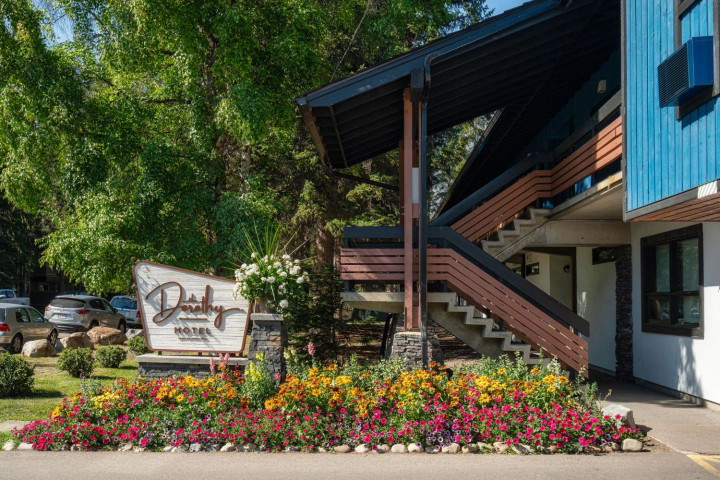 The Rundlestone Lodge - Banff