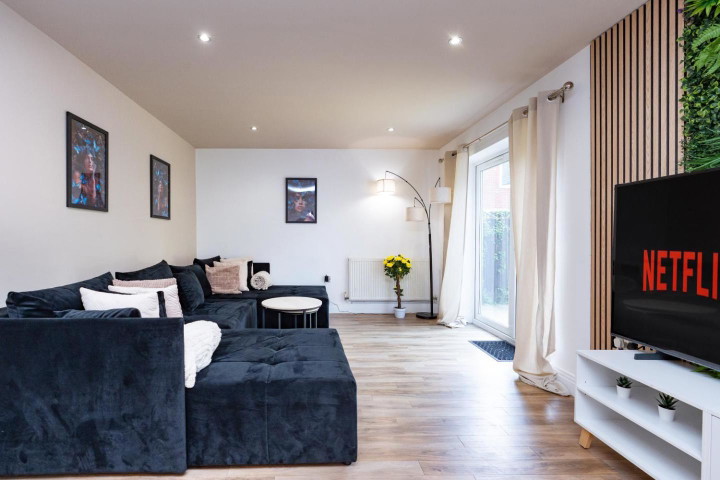 Open Mind Property- 6brhome, Hottub & Free Parking - Hampshire