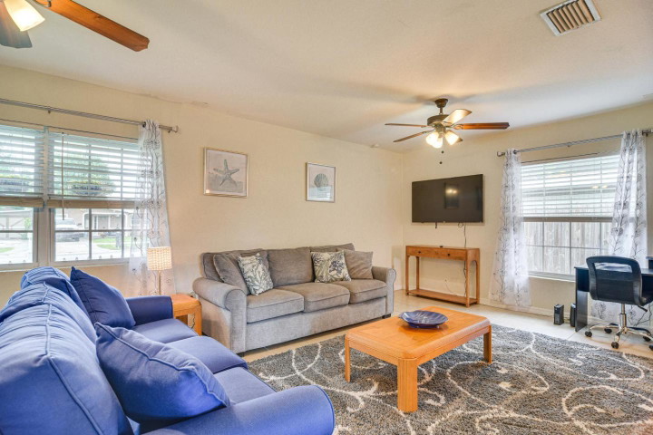 6 Mi To Beaches! Seminole Home W/ Furnished Patio - Pinellas Park, FL