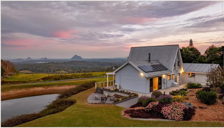 Maleny Chalet With Spectacular Glasshouse Mtn Views - Maleny