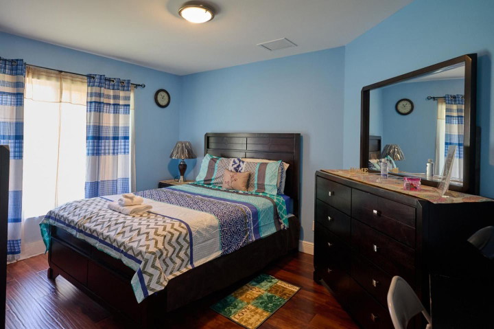 Fabulous Hollywood Living Space - Hollywood, FL