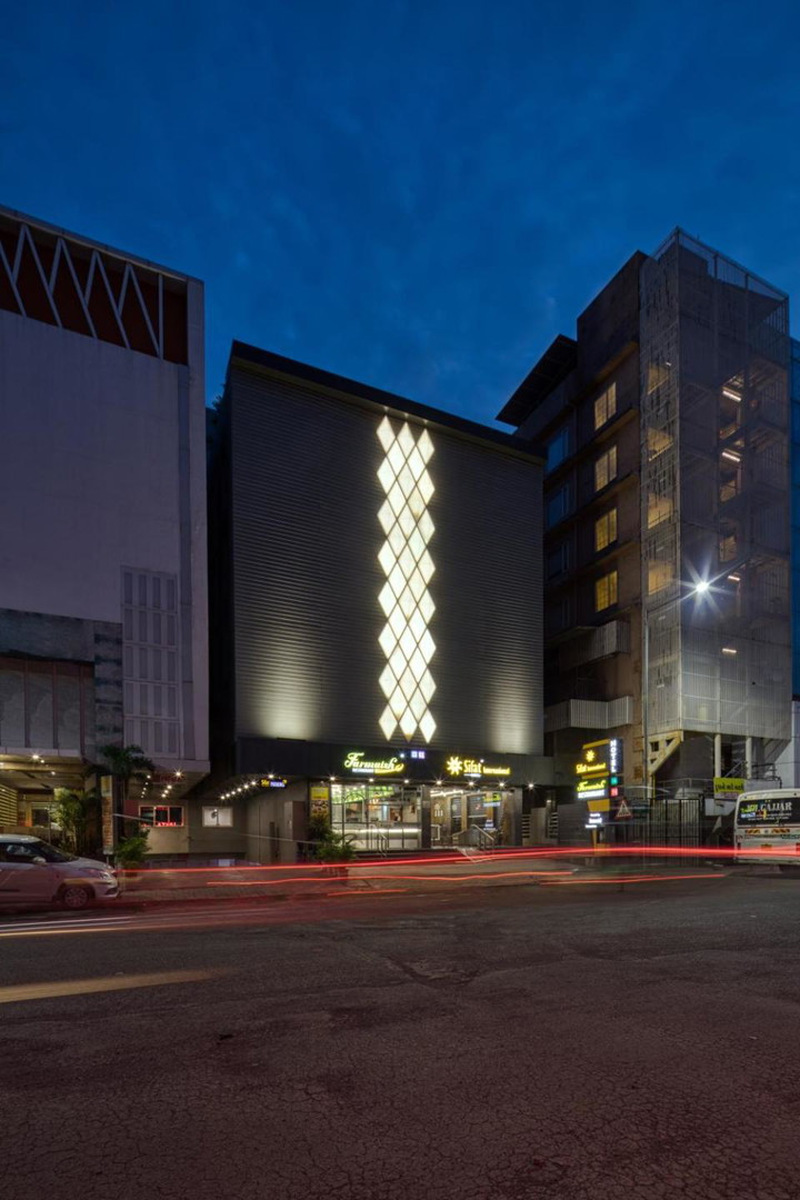 Hotel Sifat International - Surat