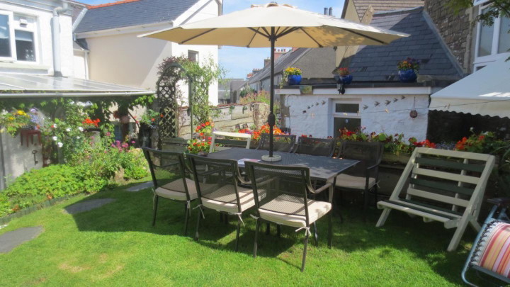 Hamilton Lodge - Cottage Sleeps 8 - Pembrokeshire