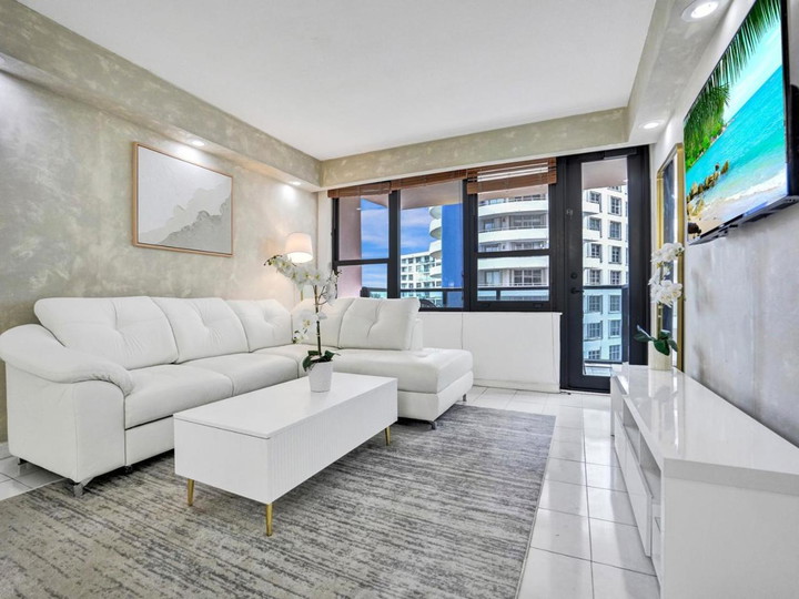 Ocean View Condo In Beachfront Resort Beach, Pool, Gym 607 - Miami Beach, FL
