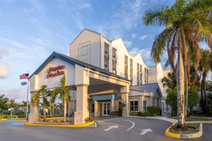 Hampton Inn & Suites Fort Lauderdale Airport - Miami Gardens, FL