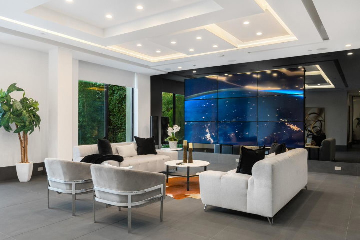 Ultra Luxury 5br Beverly Hills Estate With Private Pool Spa And Canyon Views - Santa Monica, CA