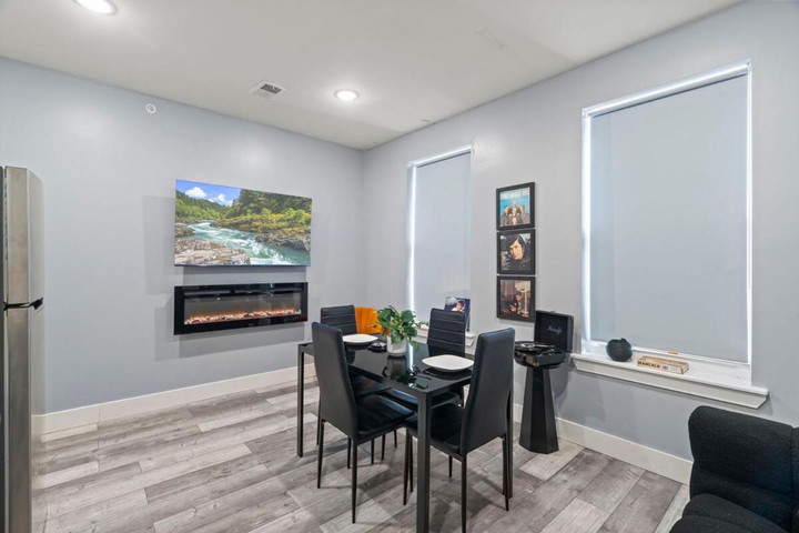 Cozy West Philly 1br With Fireplace & Vinyl Free Parking - Philadelphia, PA